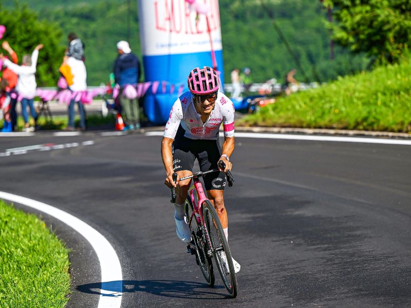 Richard Carapaz se mantiene firme en la lucha por el Giro de Italia ...